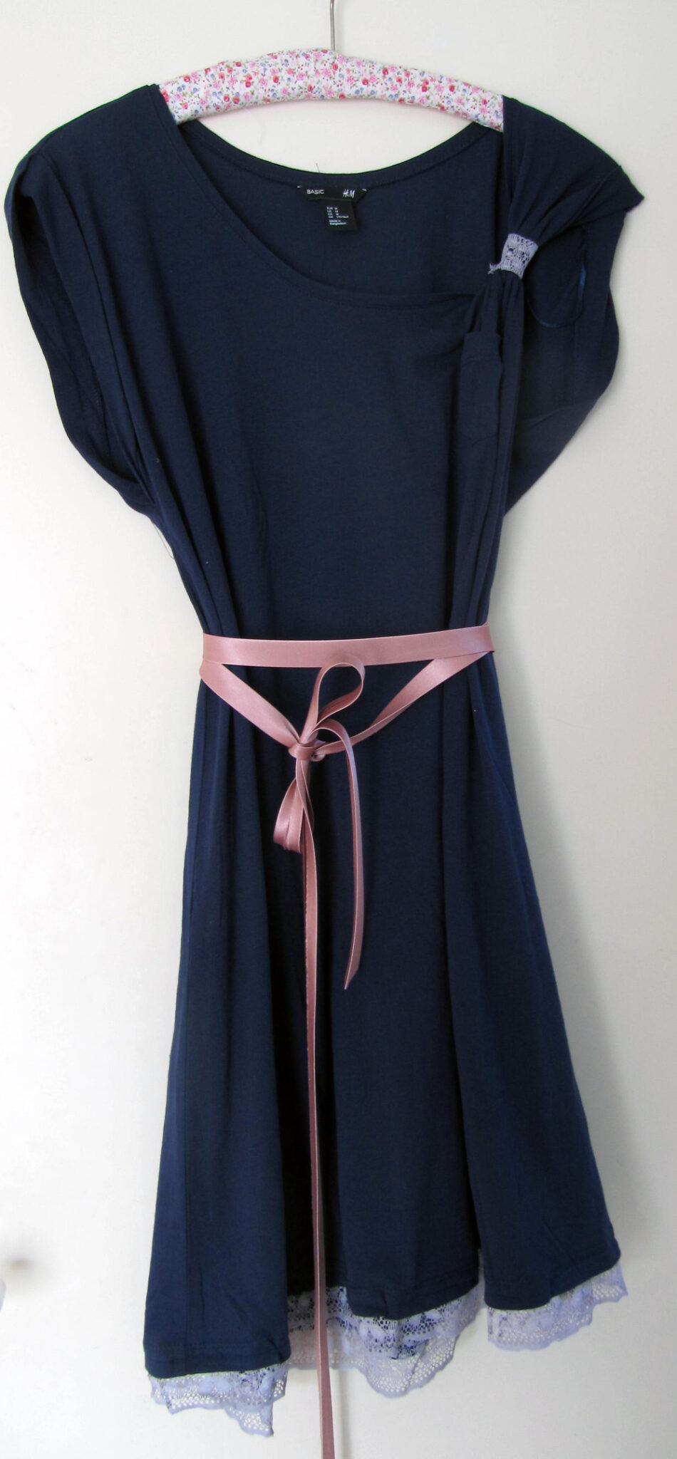 Kleider aufwerten, individualisieren, verschönern | H&M-Kleid-hack