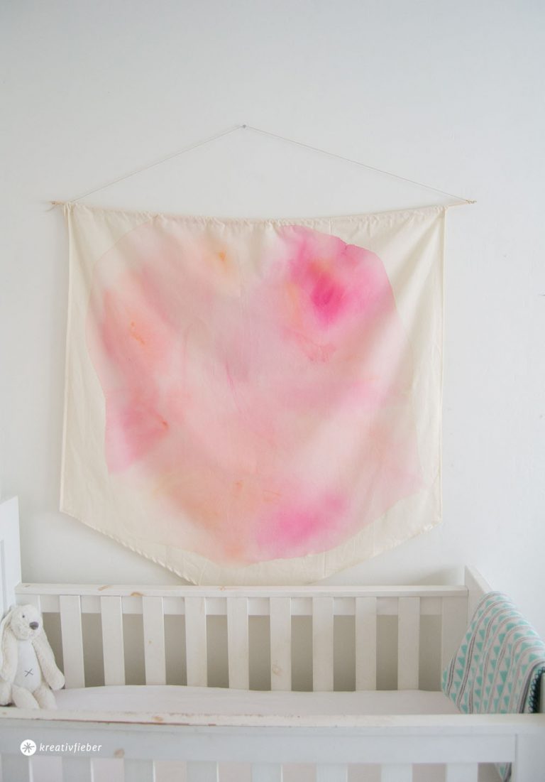DIY Wandbild aus Stoff mit Wasserfarbeffekt - kreativfieber