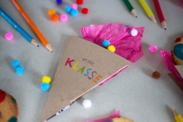 Kleines Geschenk zur Einschulung basteln ABC Kekse in Schultüte